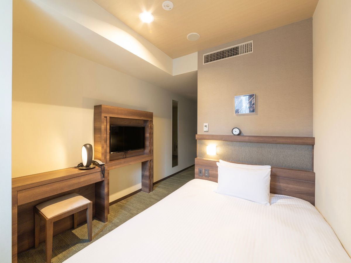 Rooms - Semi Double Room Non-Smoking Osaka - Official website Hotel ...